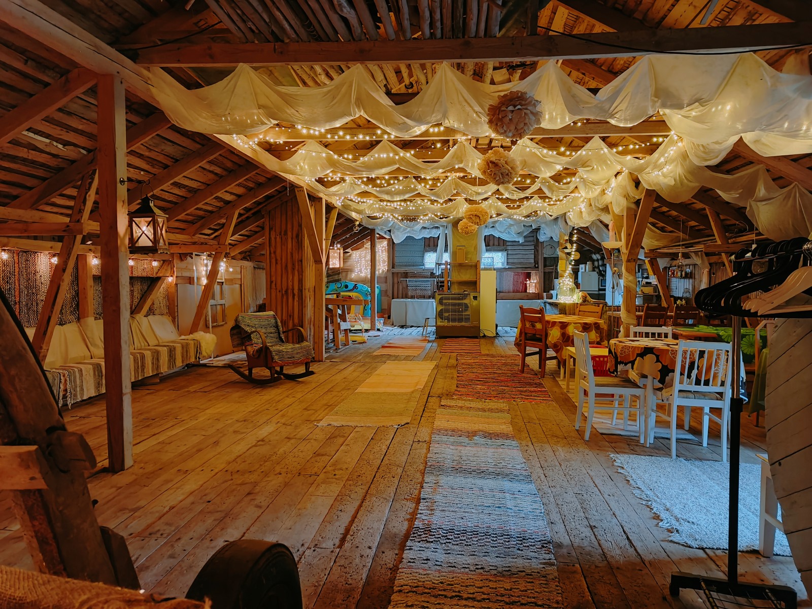 Mustolanmäen navetan vintti | Kahvila & Puoti - Visit Savonlinna